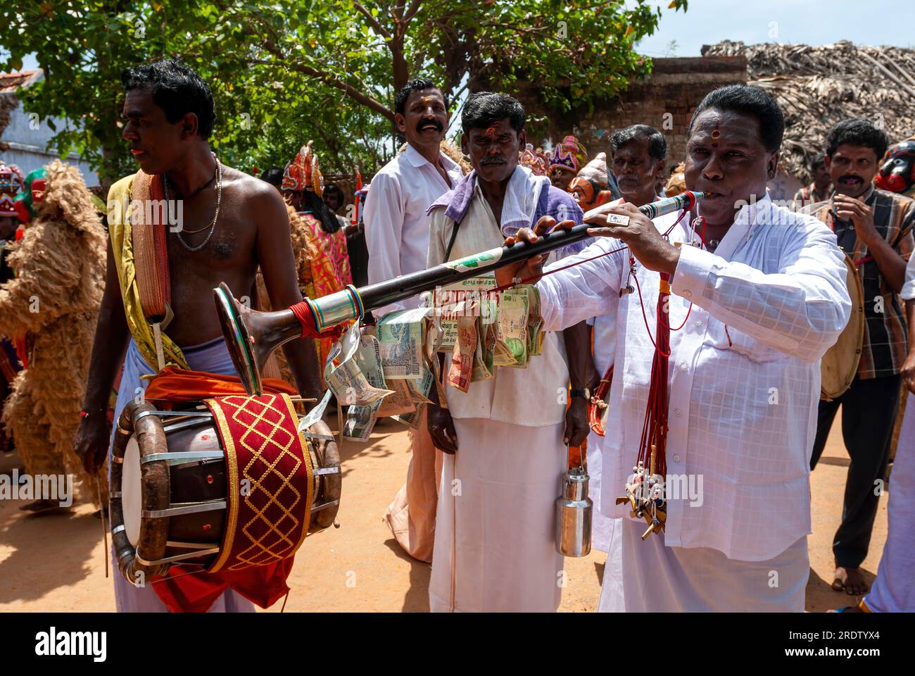 Playing Thavil Melam percussion and nagasvaram nadaswaram Musicians in ...
