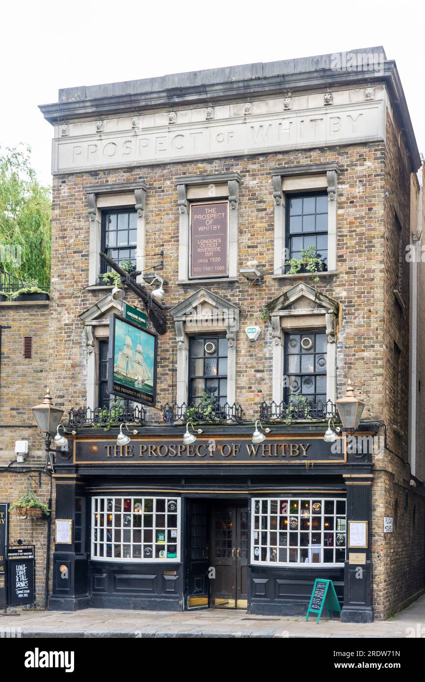 Streets of whitby hi-res stock photography and images - Alamy