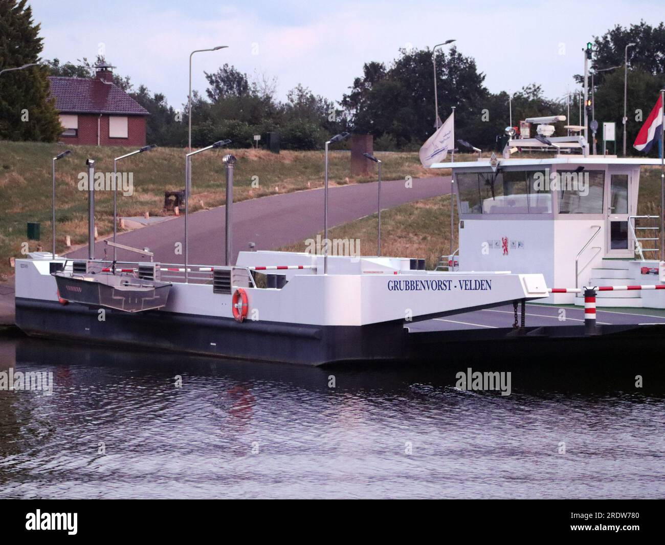 Ferry (Portable Bridge) between the Dutch cities 'Grubbenvorst' and ...