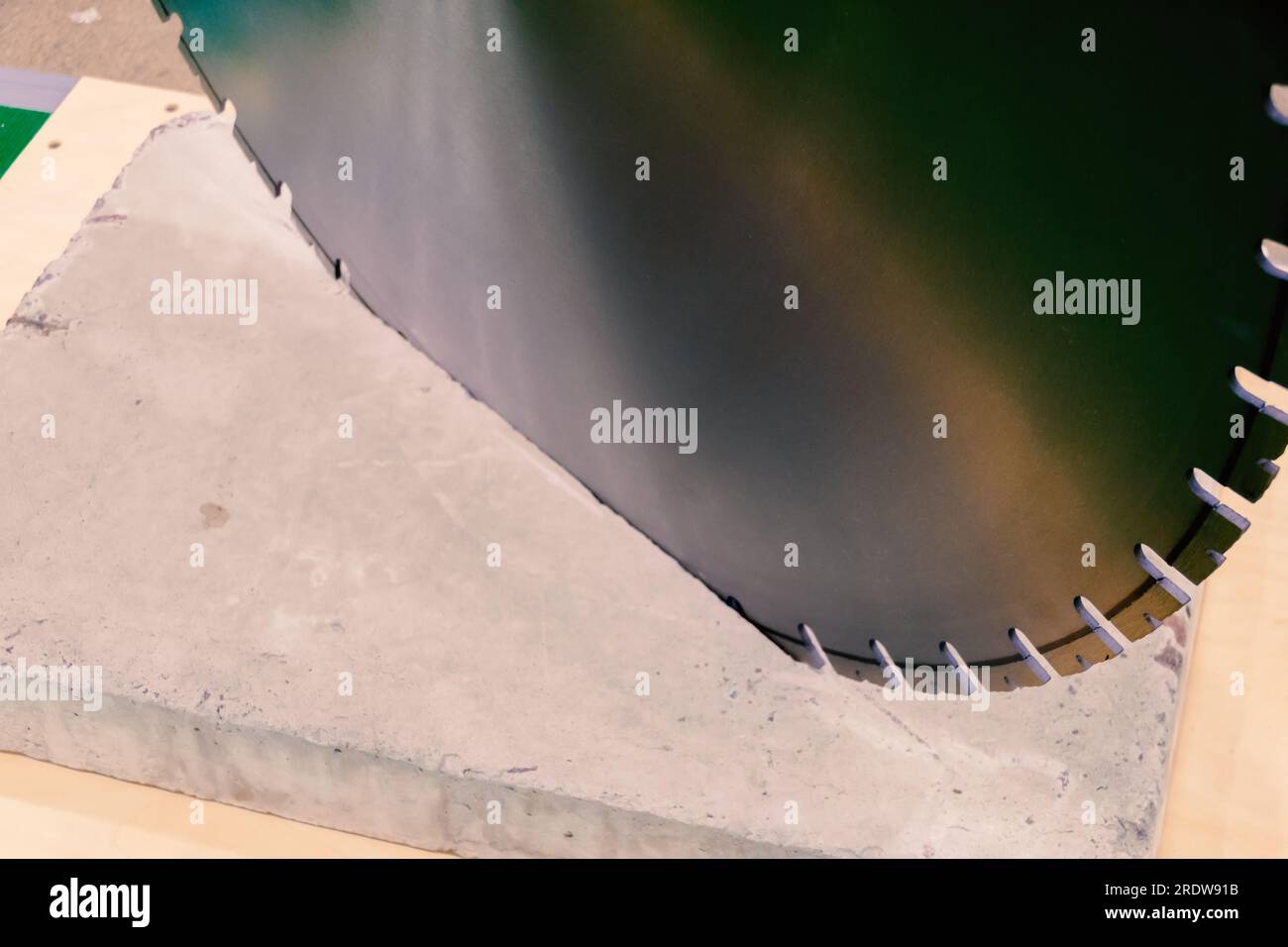 Disc concrete hi-res stock photography and images - Alamy