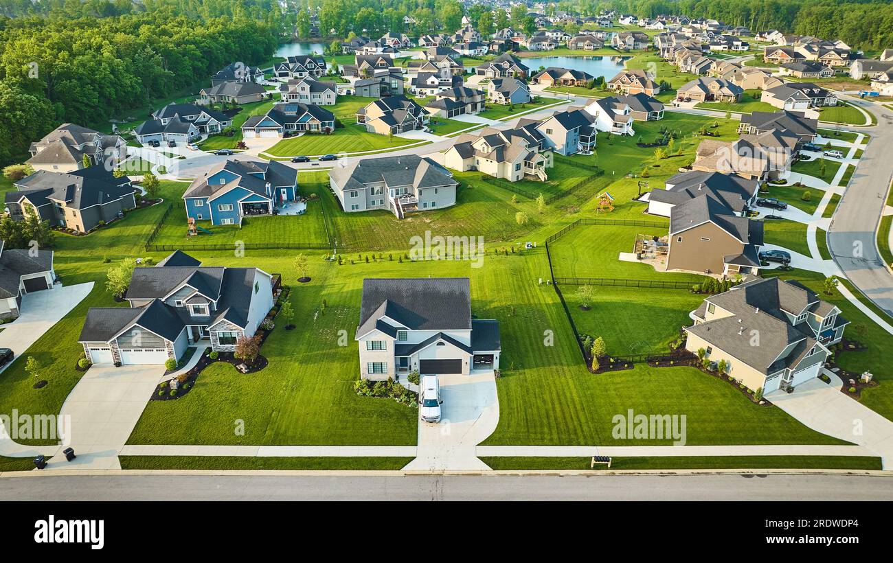 Large neighborhood rich people homes mini mansions million dollar ...