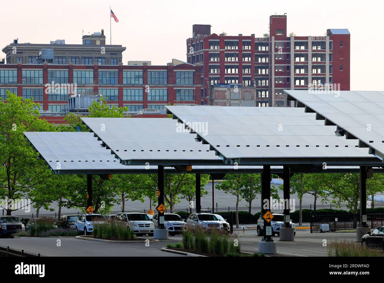 Solar carport hi-res stock photography and images - Alamy