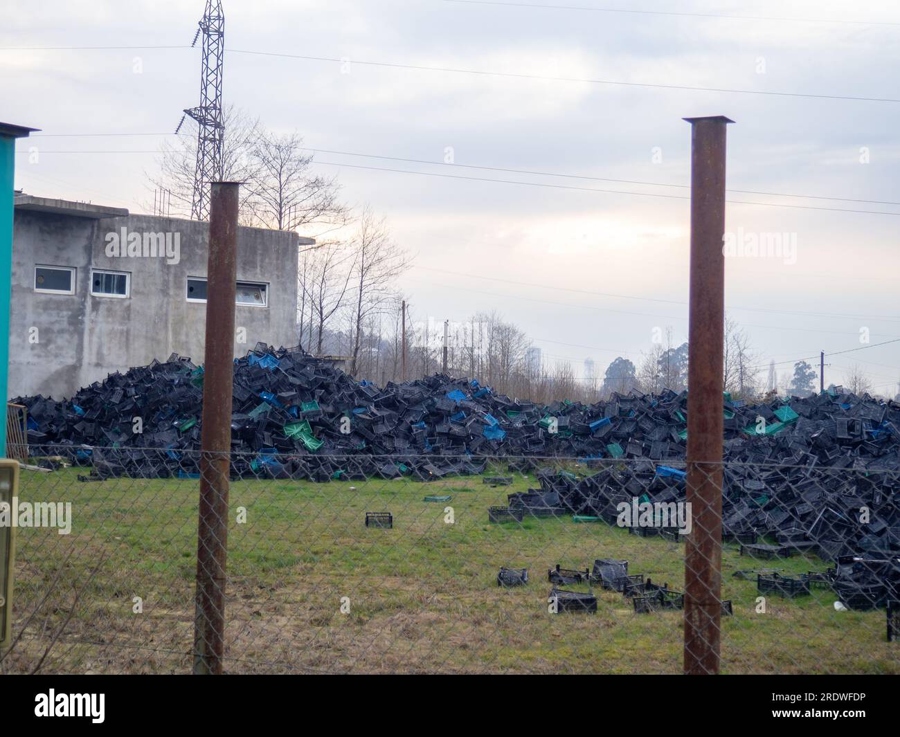 Mountains of fruit boxes. Former packaging. Lots of plastic boxes ...