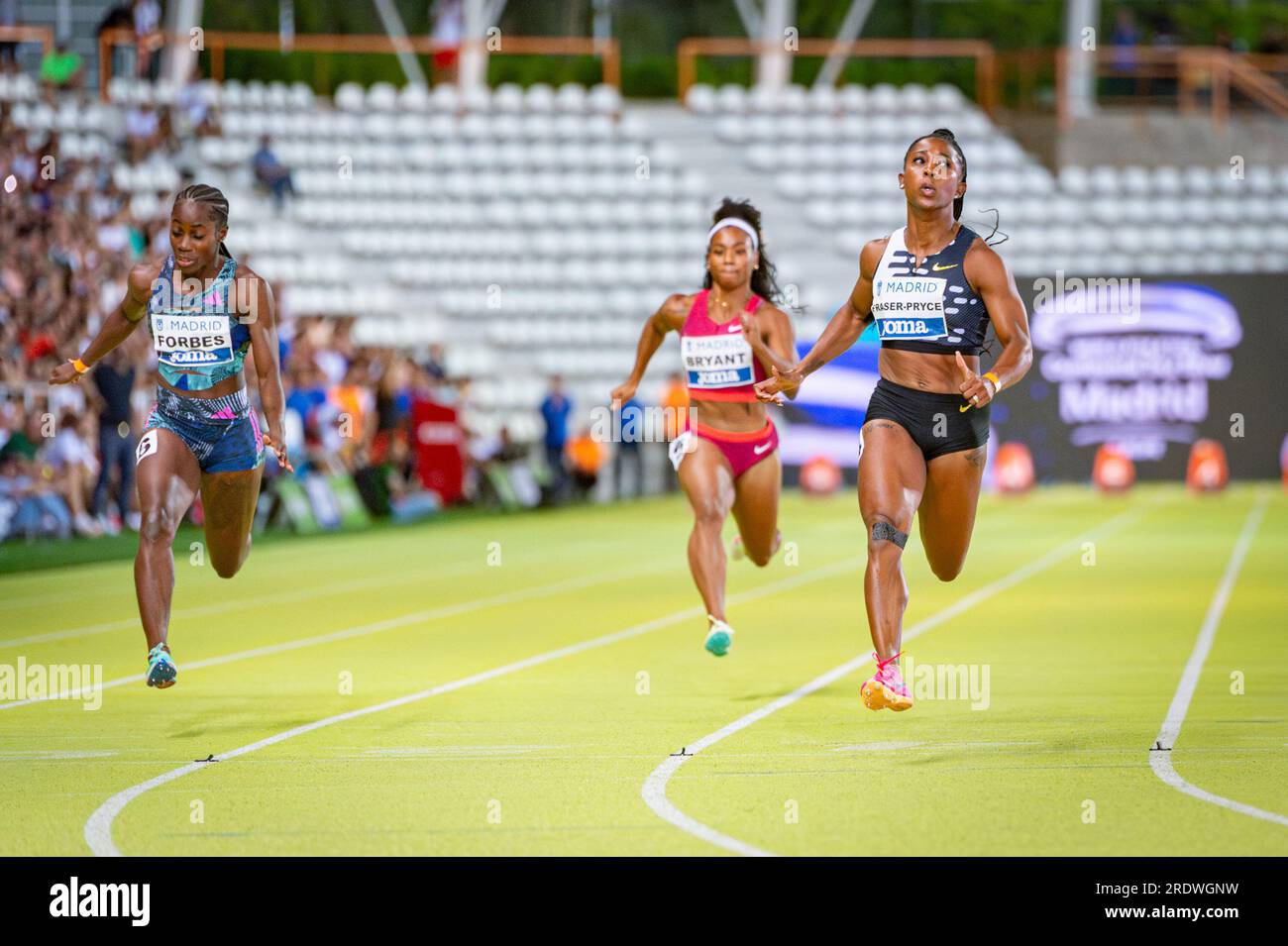 Shelly-Ann Fraser-Pryce (C) compete against Shashalee Forbes and ...