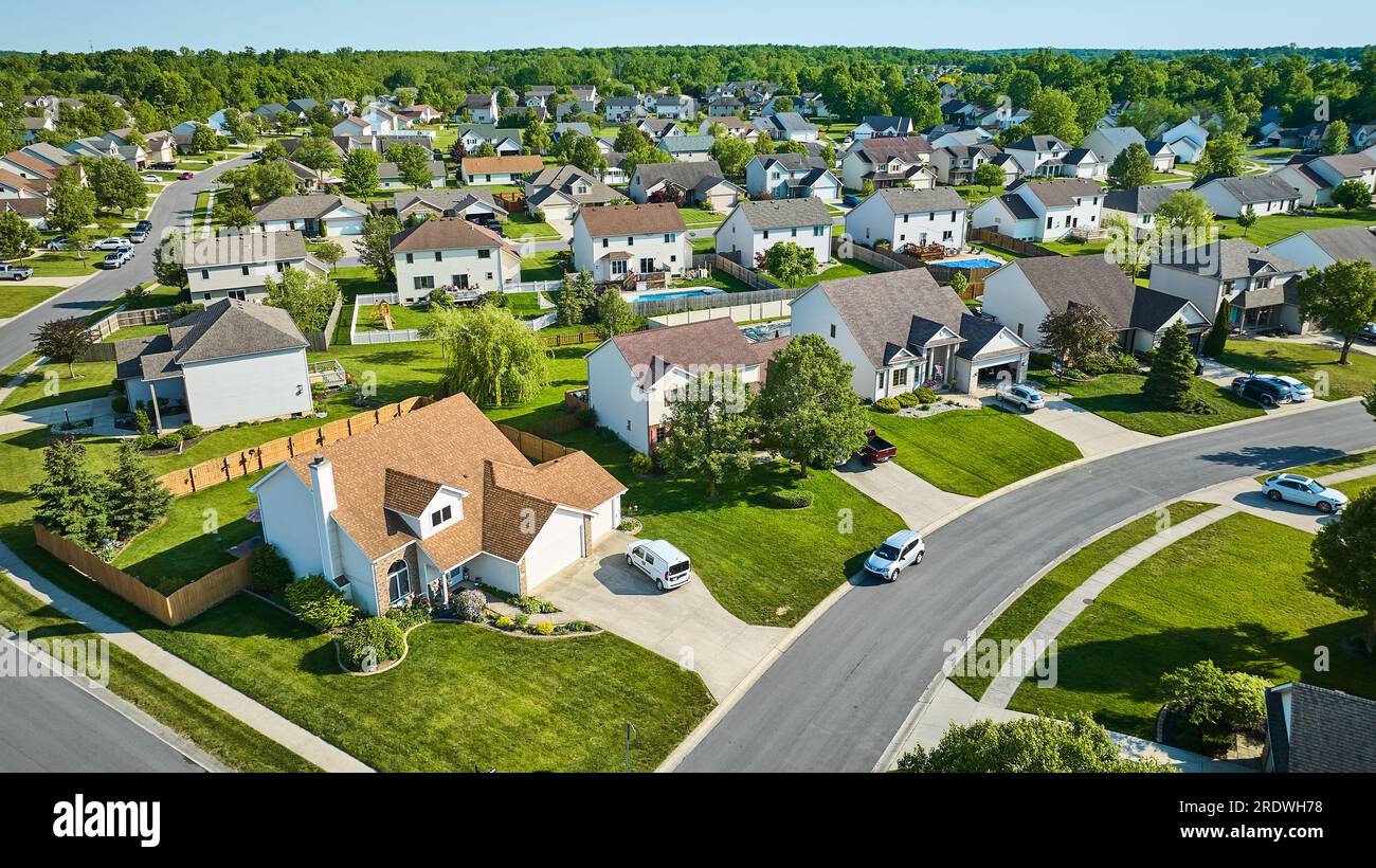 Two story houses hi-res stock photography and images - Alamy