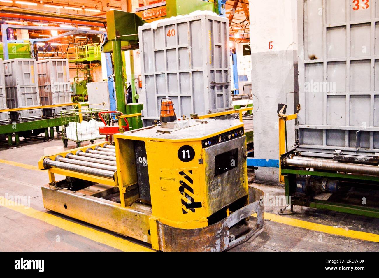 Self-propelled, self-contained yellow metal trolley, a machine for the ...