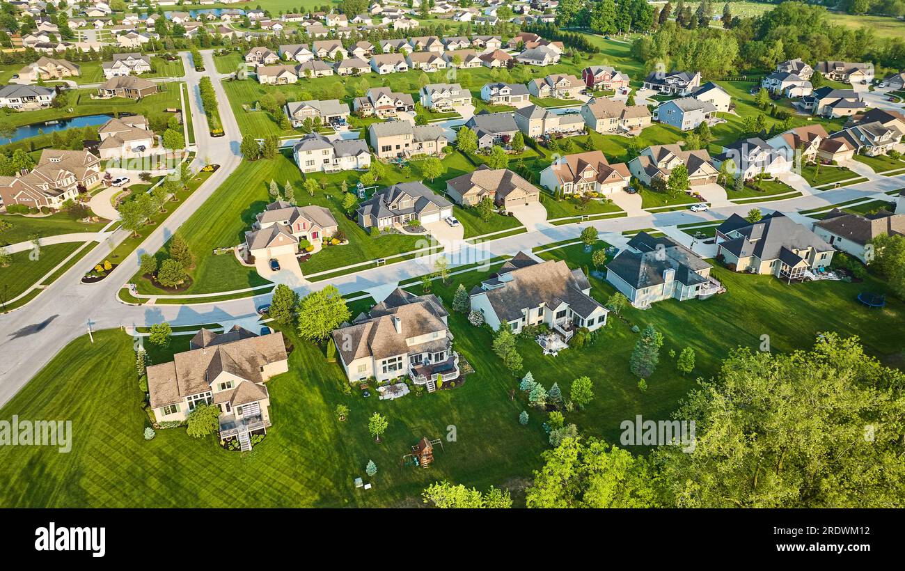 Large houses homes in rich hi-res stock photography and images - Alamy