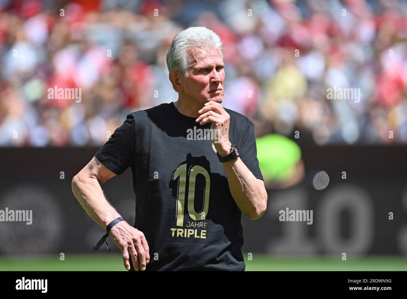 Jupp HEYNCKES, single image, cut single motif, half figure, half figure ...