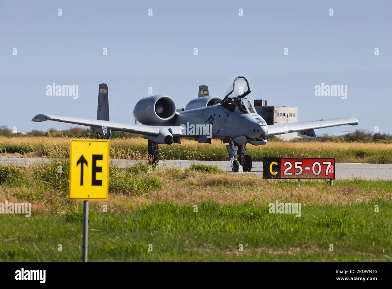 Fairchild Republic A-10 Thunderbolt landing at Boundary Bay Canada ...