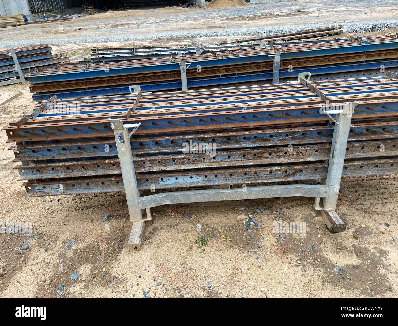 Iron parts of the workpiece for laying railway tracks metal structures ...