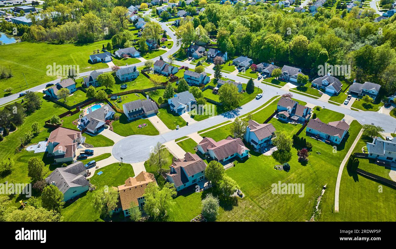 Driveways america neighborhood hi-res stock photography and images - Alamy