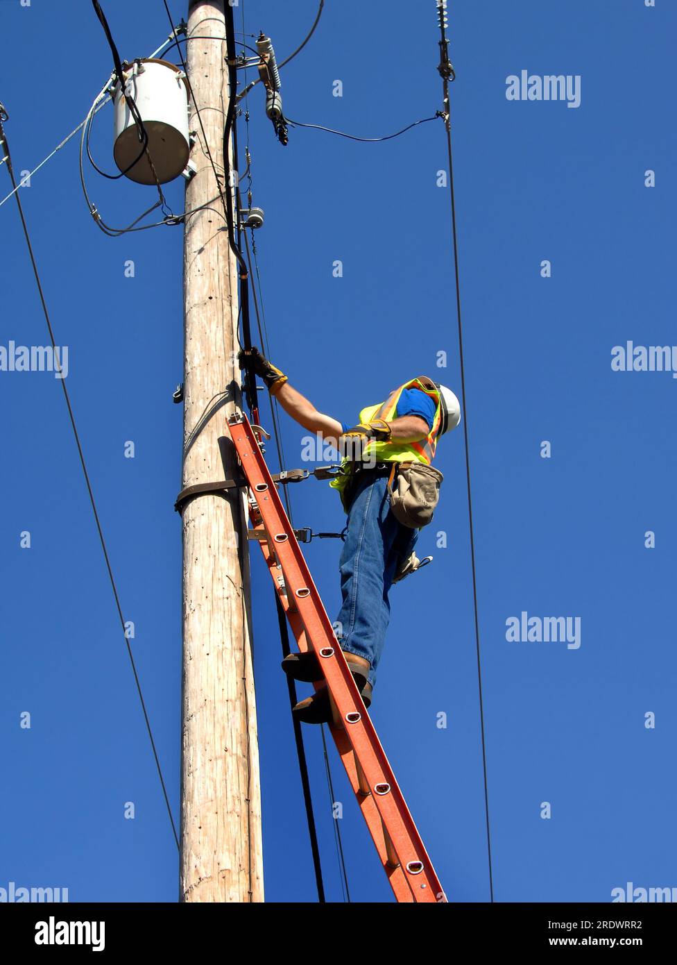 Worker climbing utility pole hi-res stock photography and images - Alamy