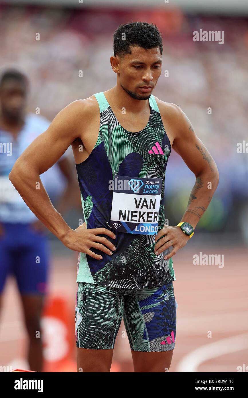 Wayde van NIEKERK prior to the start of the 400m in the Wanda Diamond ...