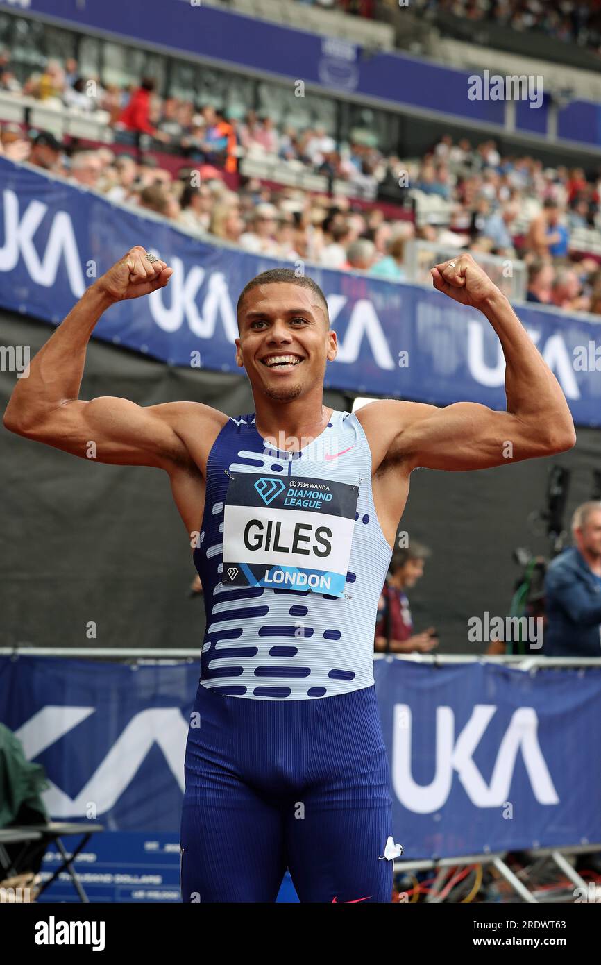 Elliot GILES showing his muscles after the 1500m in the Wanda Diamond ...