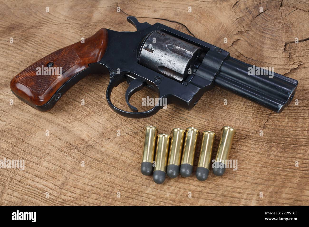 Revolver gun with ammunition on the wooden background Stock Photo - Alamy