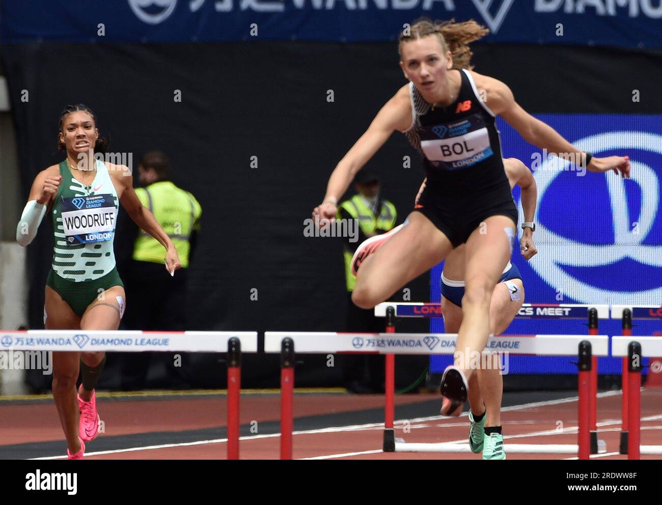 300m women hi-res stock photography and images - Alamy