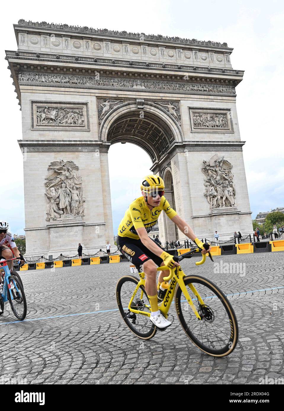 Jonas Vingegaard Denmark Jumbo-Visma team in yellow &wins his 2nd tour ...