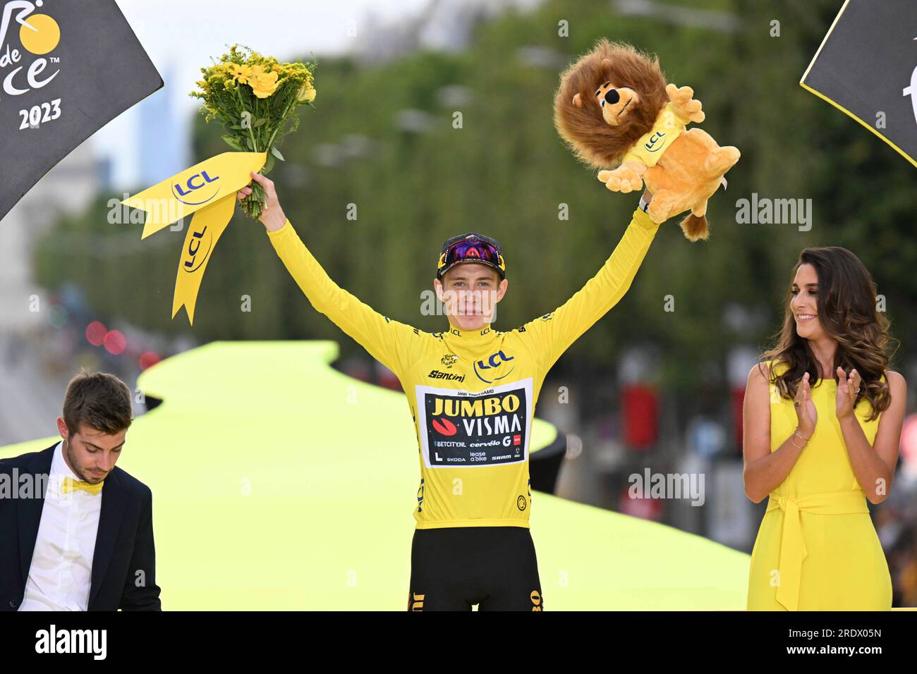 Jonas Vingegaard Denmark Jumbo-Visma team in yellow &wins his 2nd tour ...