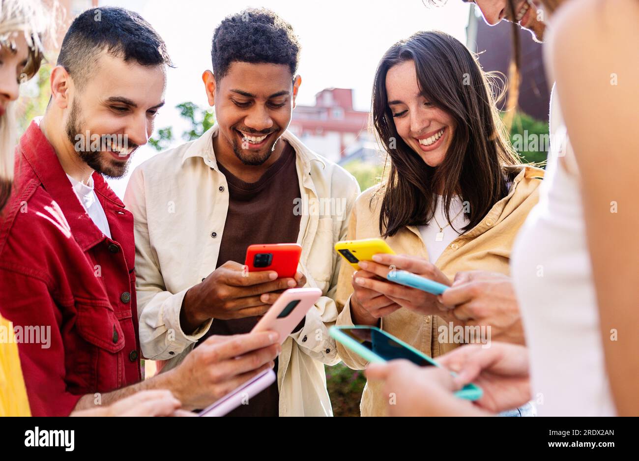 Happy friends play mobile game hi-res stock photography and images - Alamy