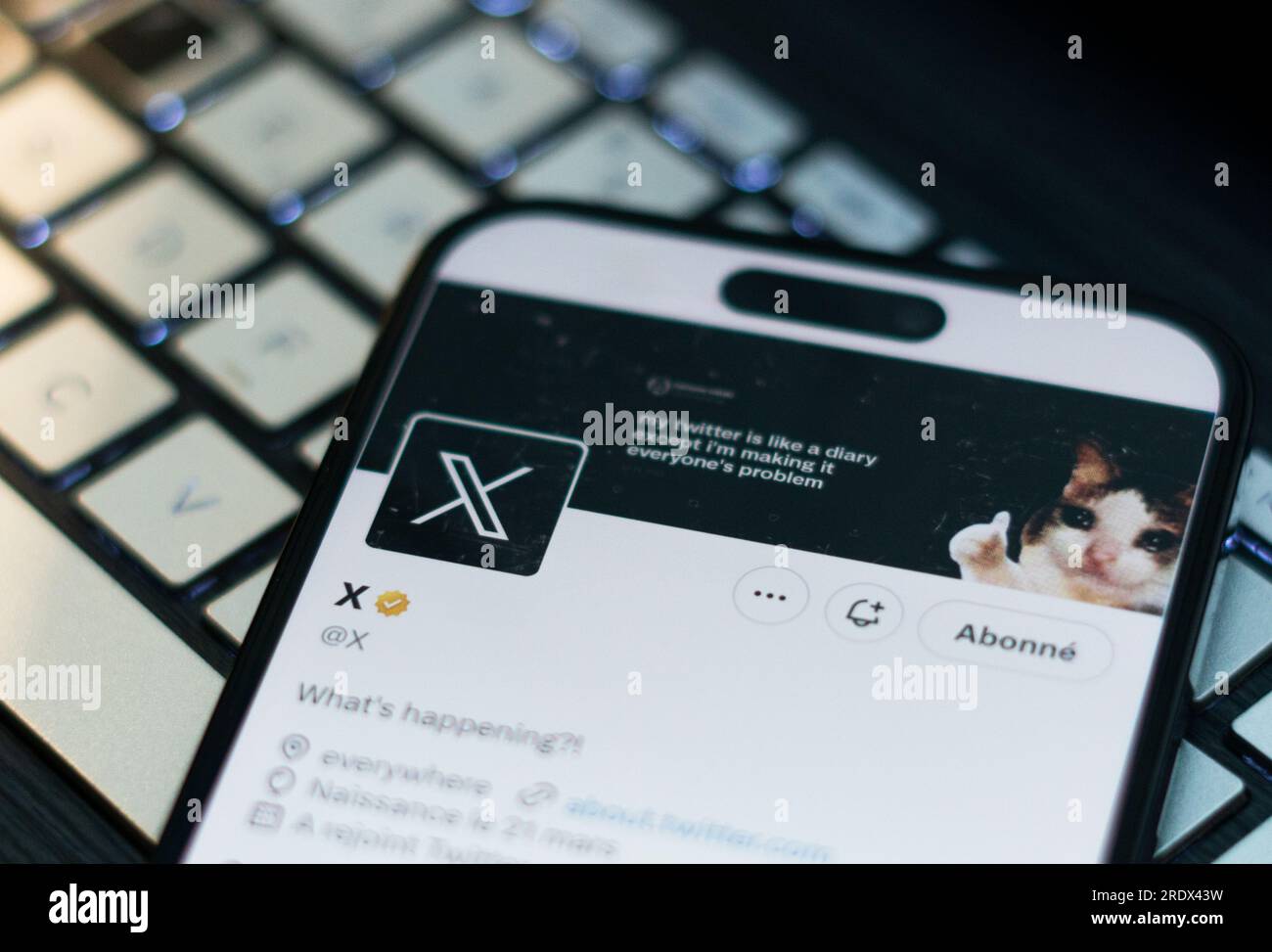 X logo twitter phone hi-res stock photography and images - Alamy