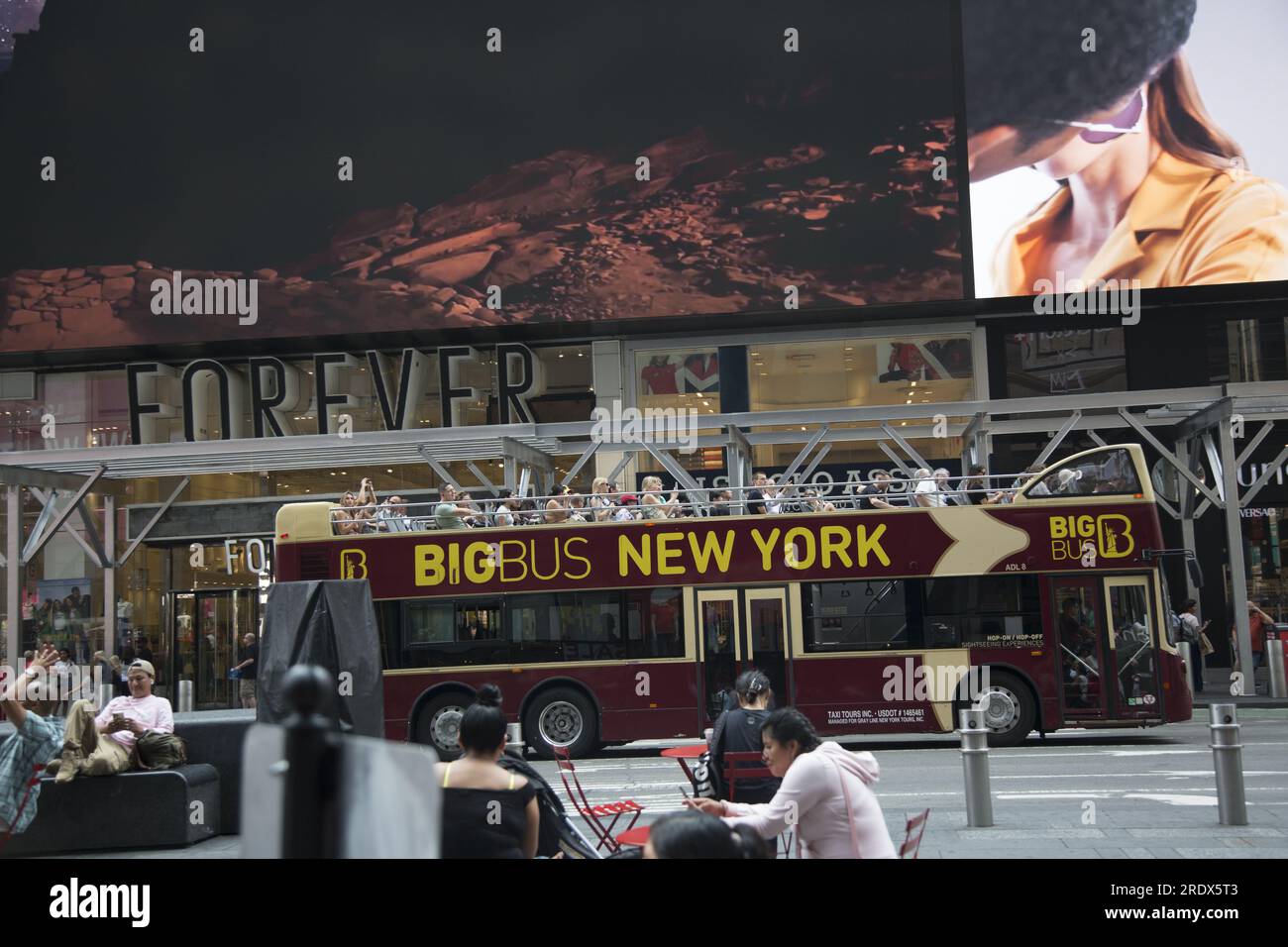 Tour bus rolls down Broadway through Times Square in New York City ...