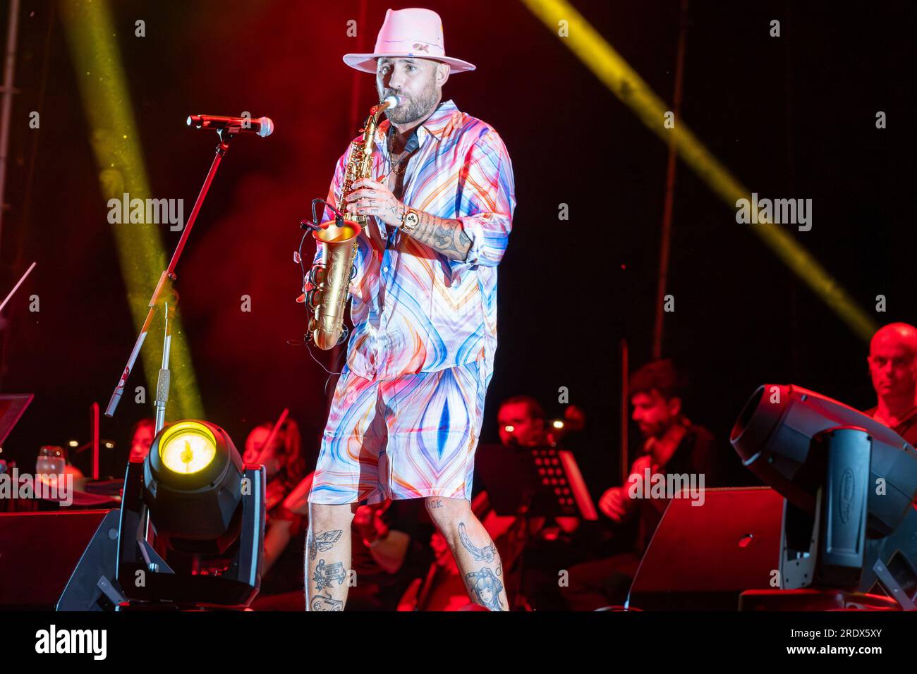 Jimmy sax on stage hi-res stock photography and images - Alamy