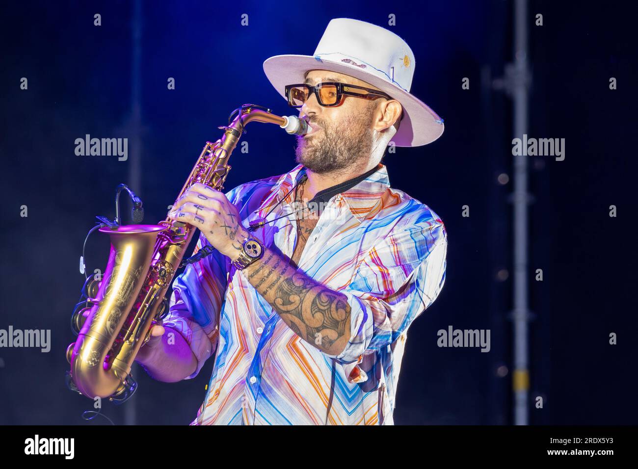Jimmy sax on stage hi-res stock photography and images - Alamy