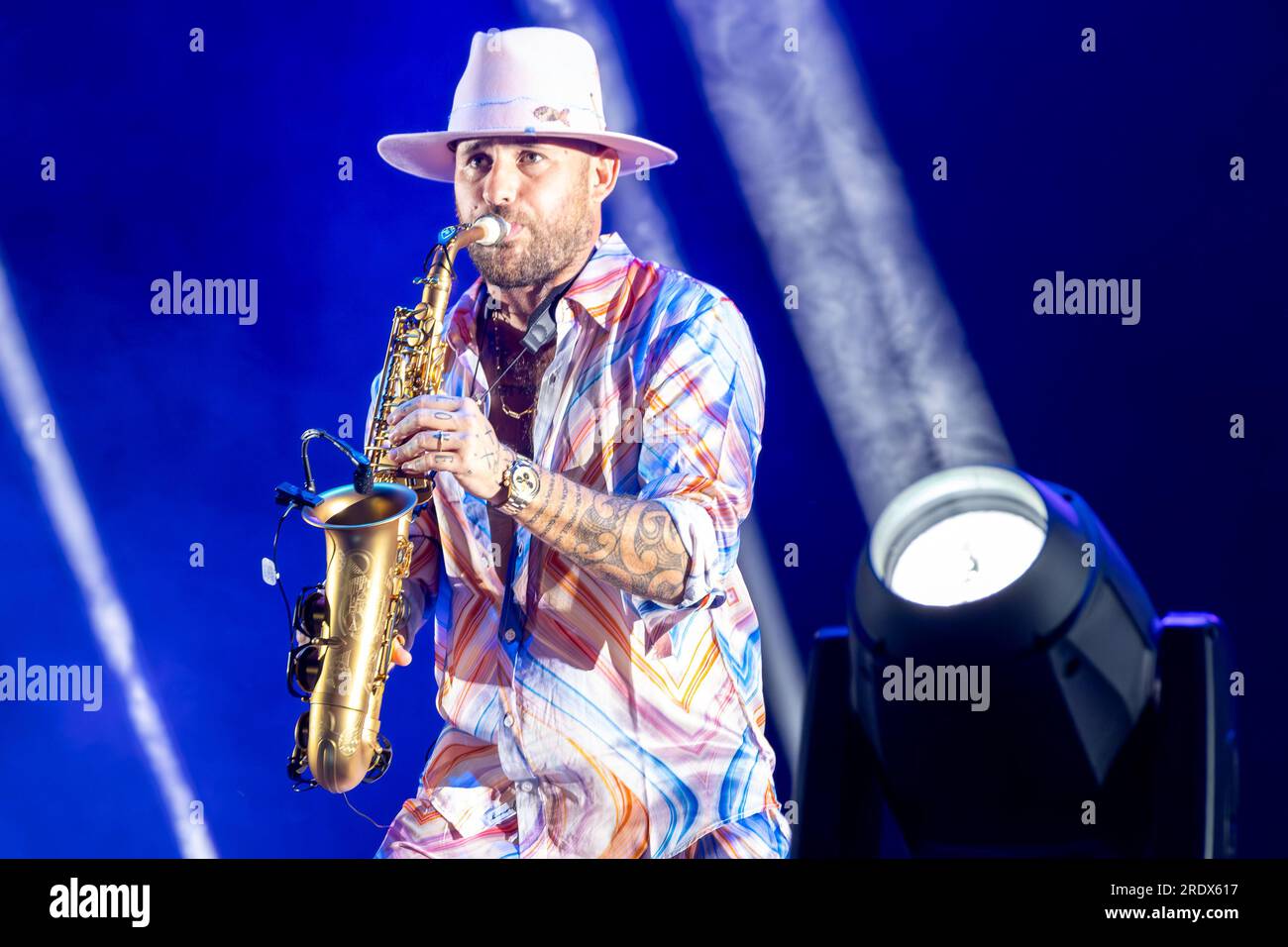 Jimmy sax on stage hi-res stock photography and images - Alamy