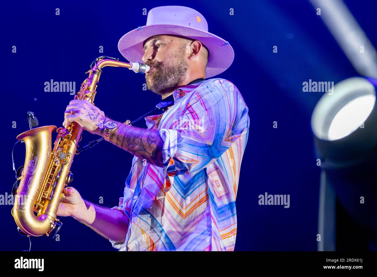 Jimmy sax on stage hi-res stock photography and images - Alamy