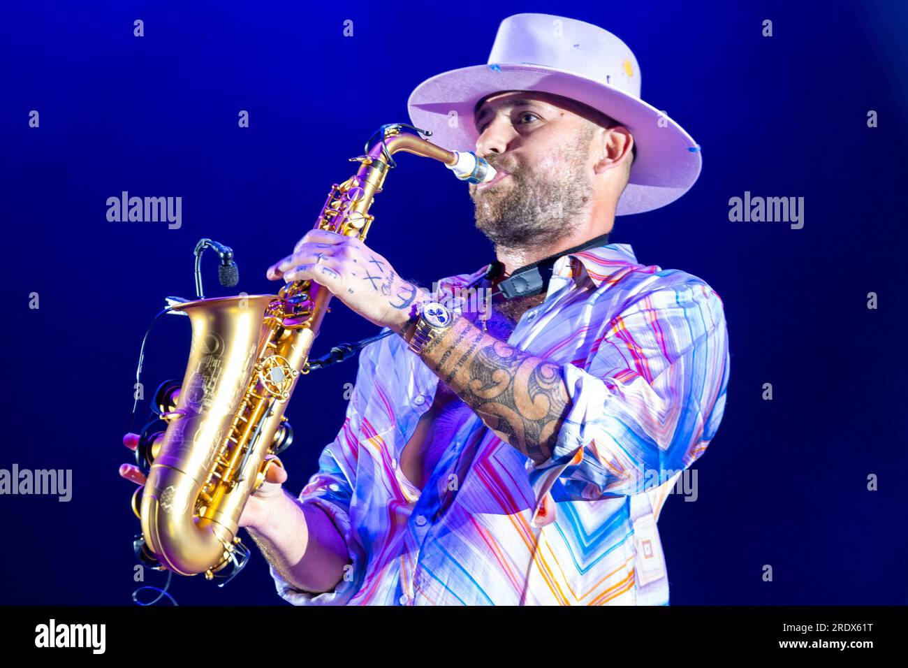 Jimmy sax on stage hi-res stock photography and images - Alamy