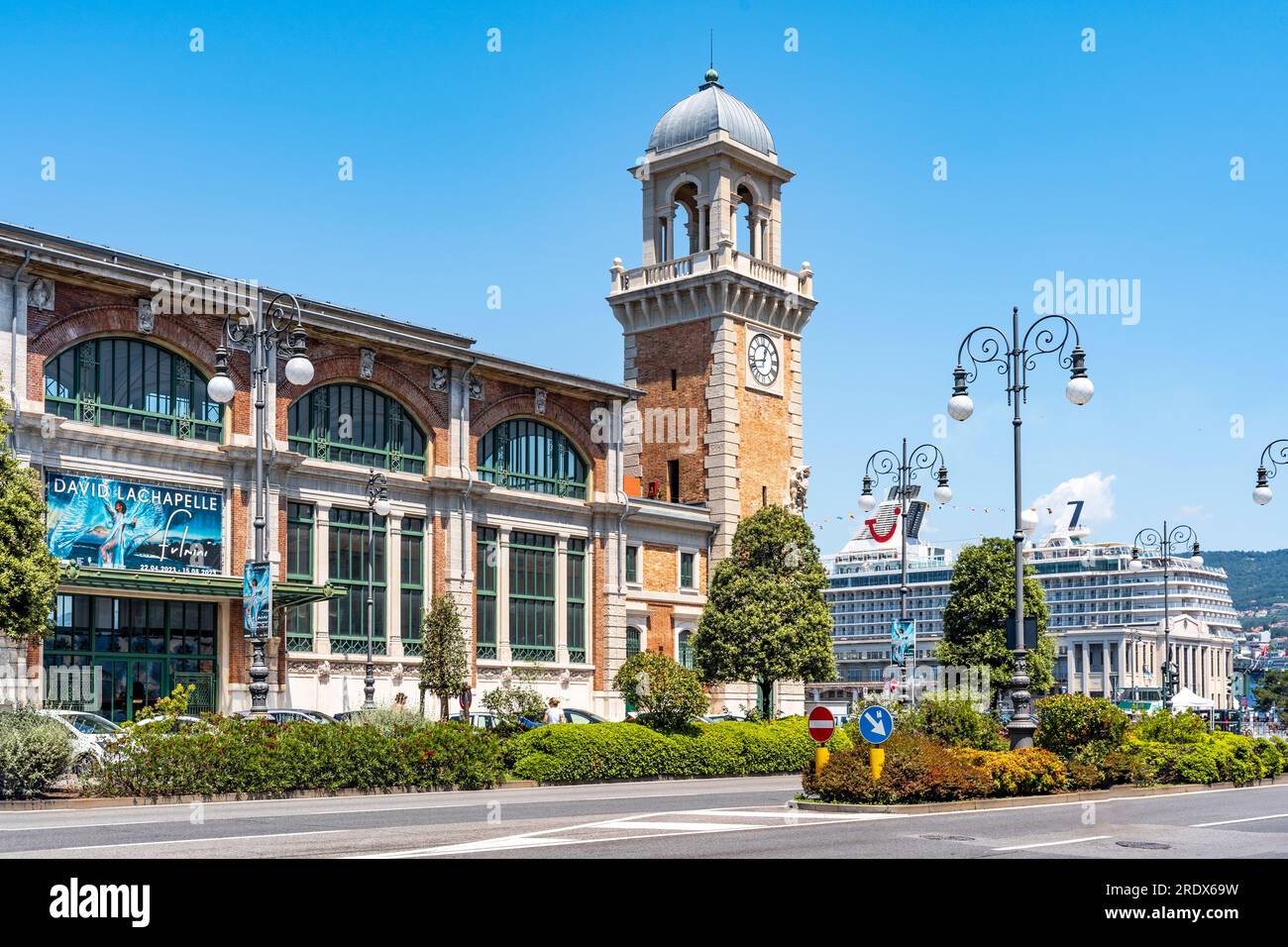 Conference and exhibition hall "Salone degli Incanti", former Central ...
