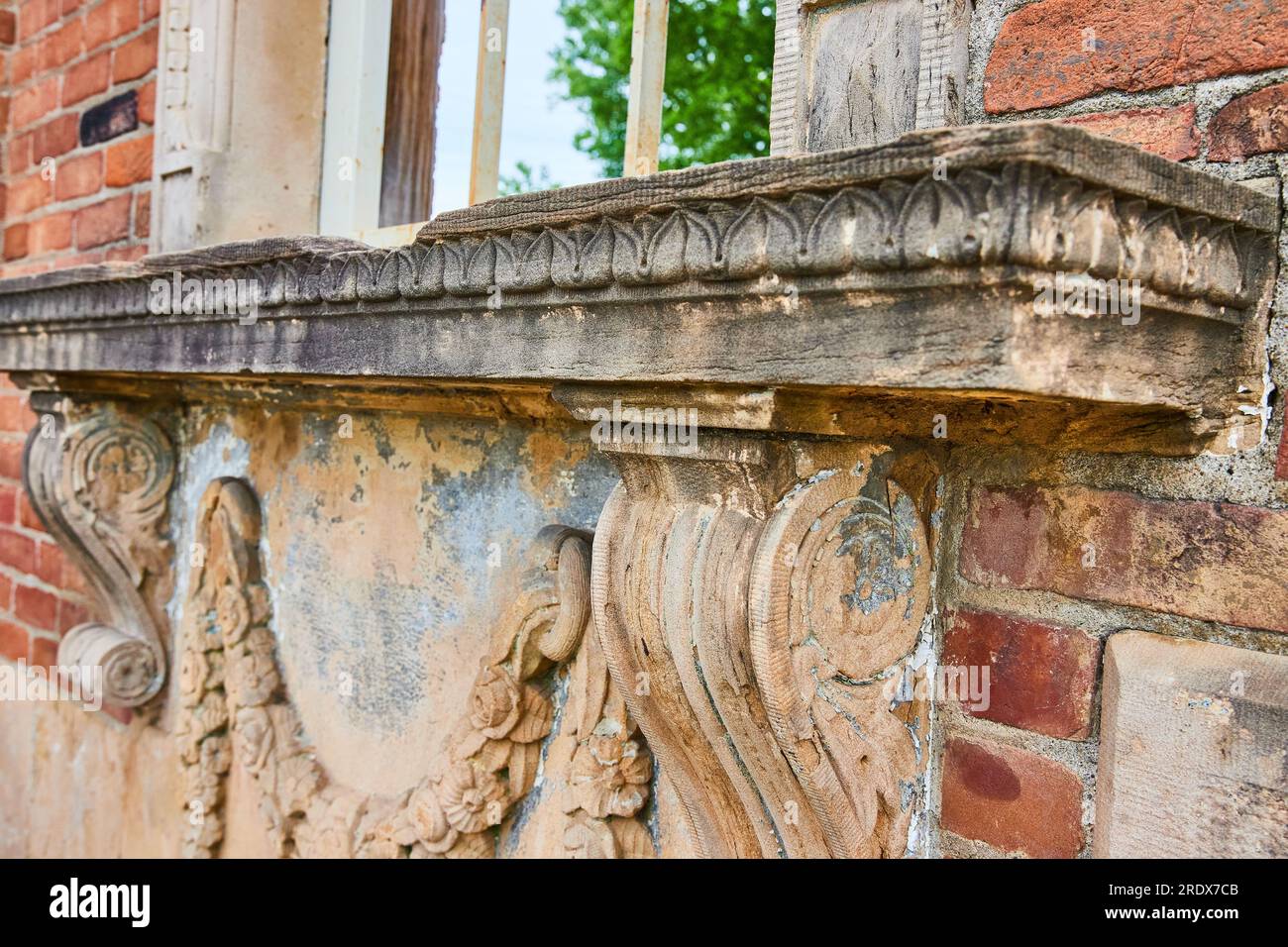 Crumbling concrete window ledge hi-res stock photography and images - Alamy