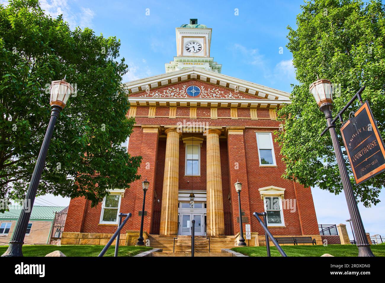 Courthouse for Knox County old brick building with pillars main ...