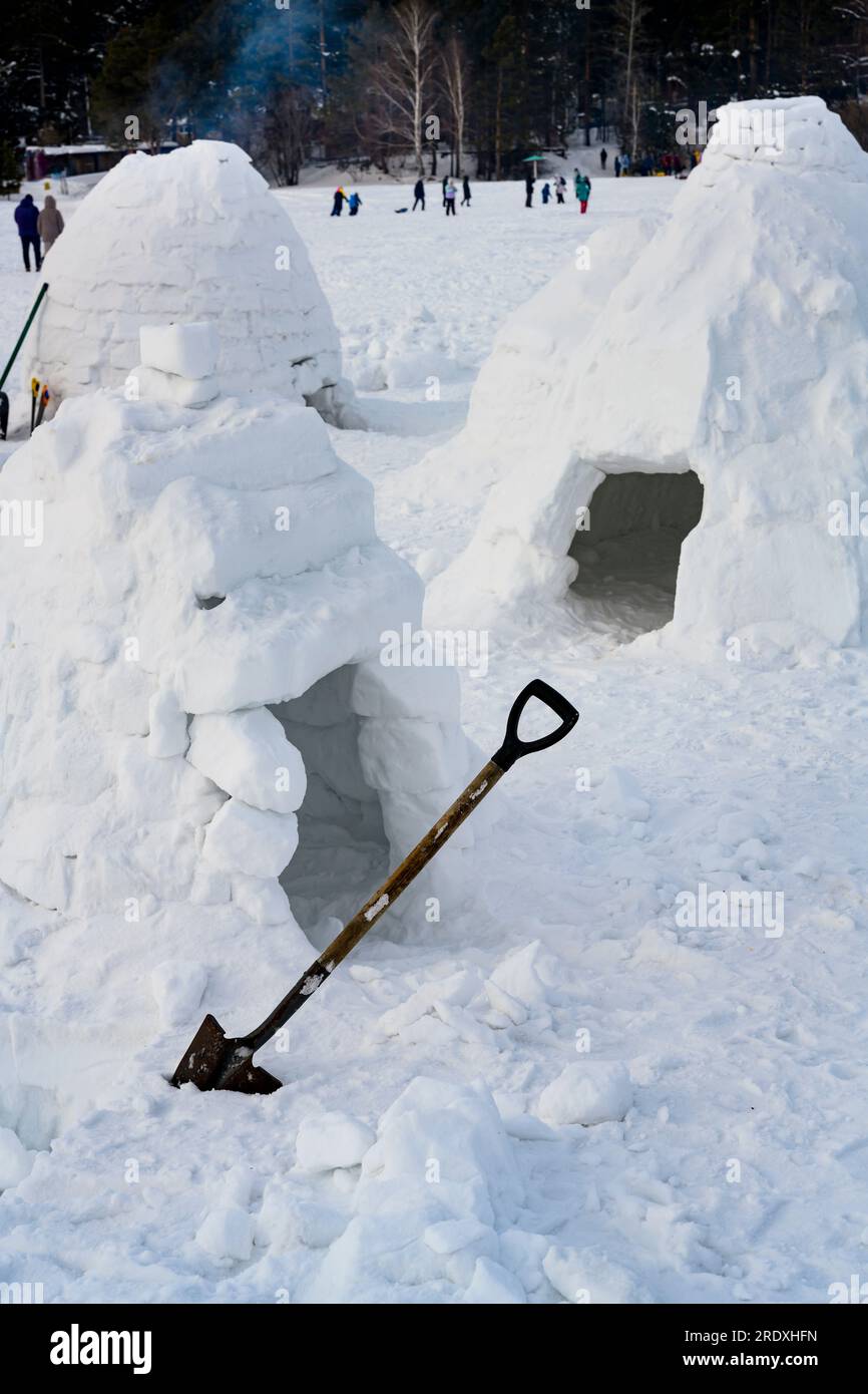 Competition for the construction of an igloo, a national shelter from the cold of the northern ...