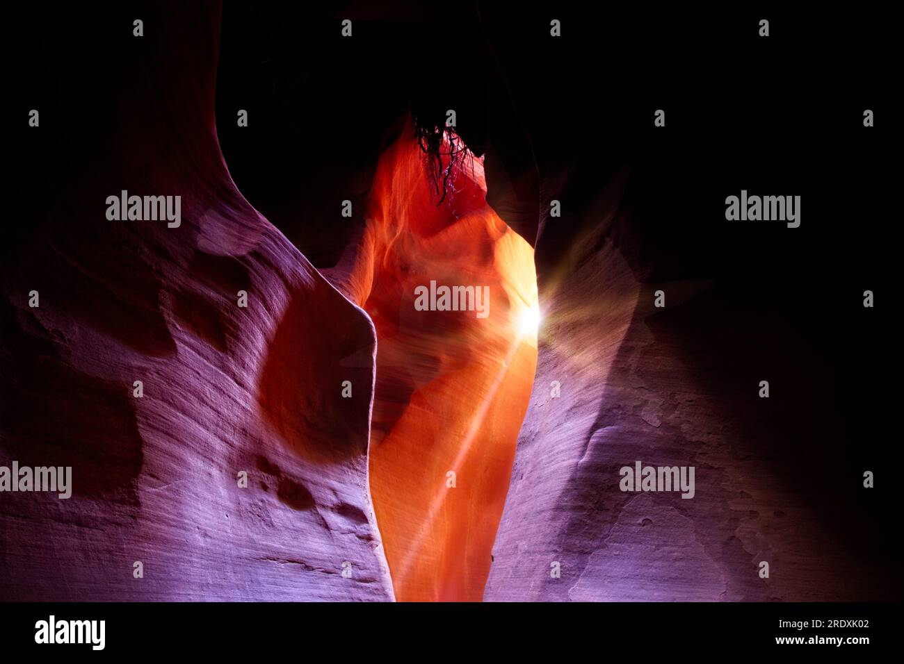 Light shaft hi-res stock photography and images - Alamy