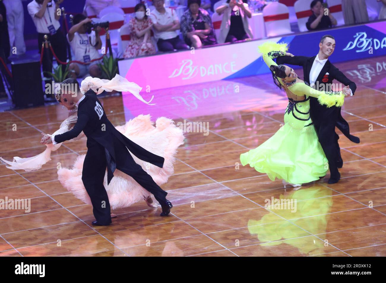 Standard dance hi-res stock photography and images - Alamy