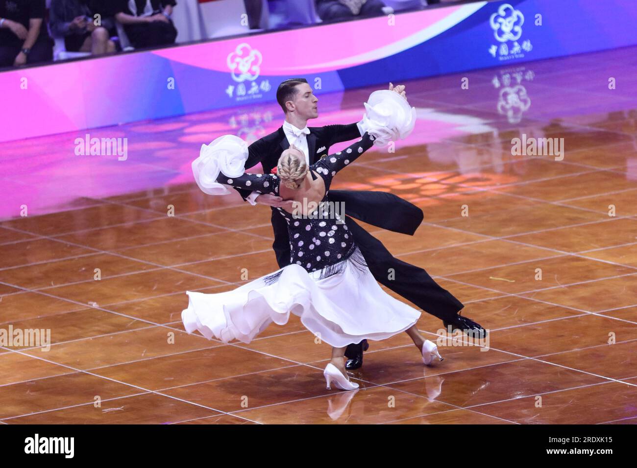 Standard dance hi-res stock photography and images - Alamy