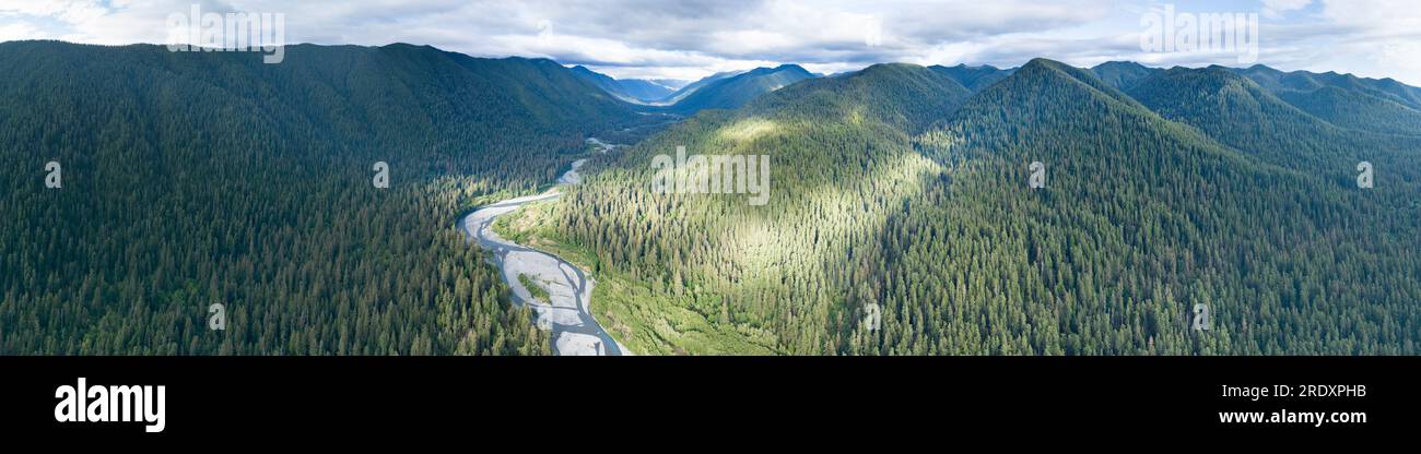 Located on the rugged Olympic Peninsula, the scenic Hoh river flows ...