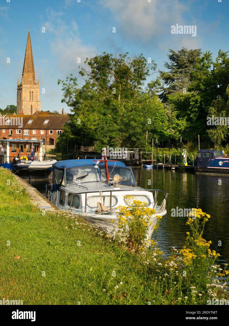 A fine view of the Thames at Abingdon, early on a summer morning. We're ...