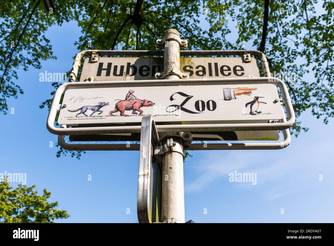 Zoo road sign hi-res stock photography and images - Alamy