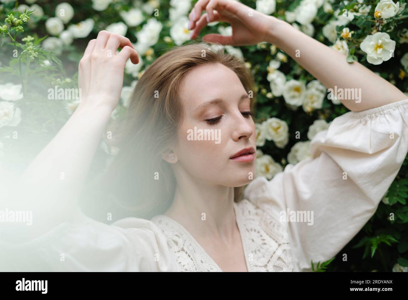 Pale white woman hi-res stock photography and images - Alamy