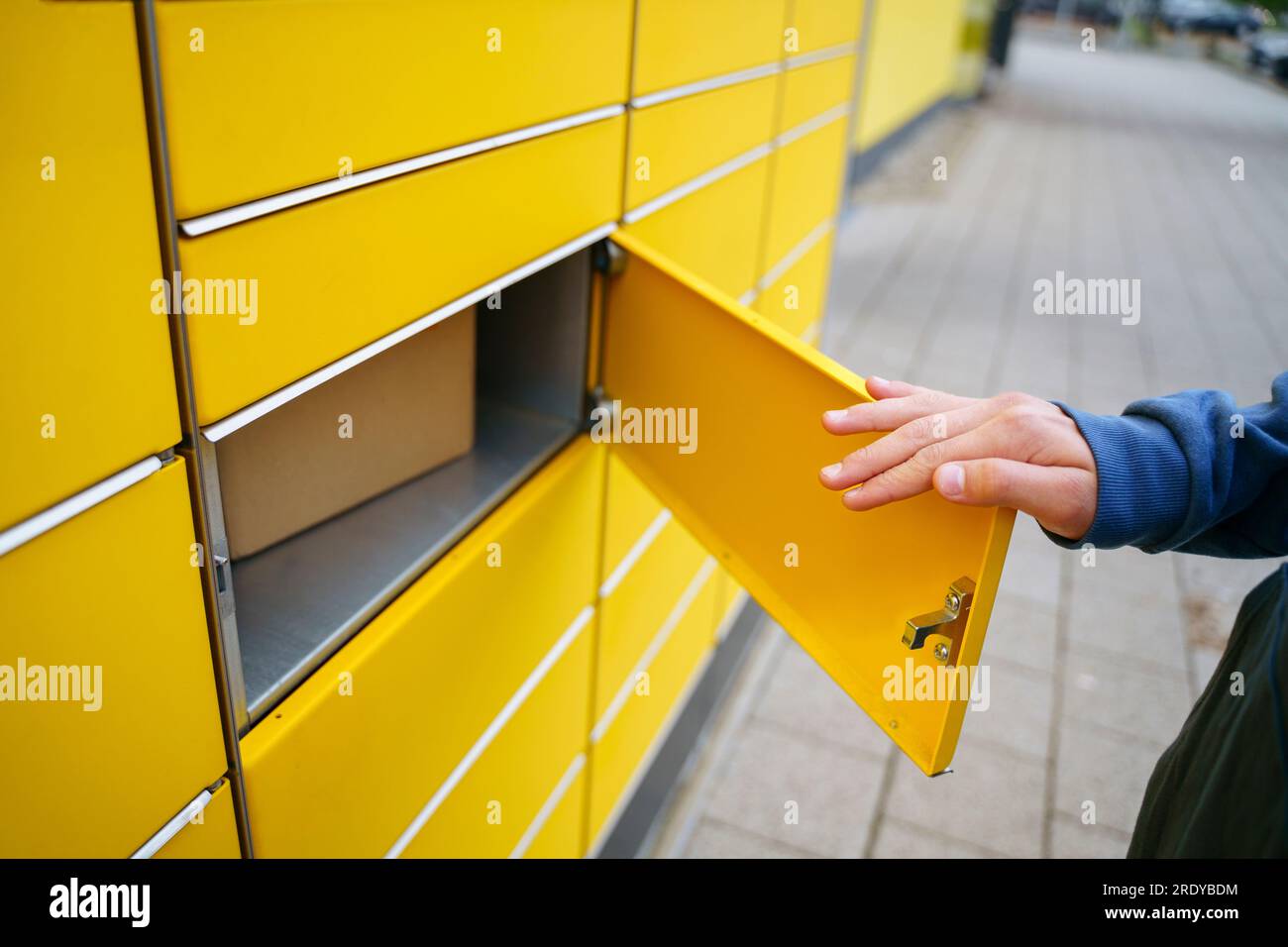 Contactless delivery locker hi-res stock photography and images - Alamy