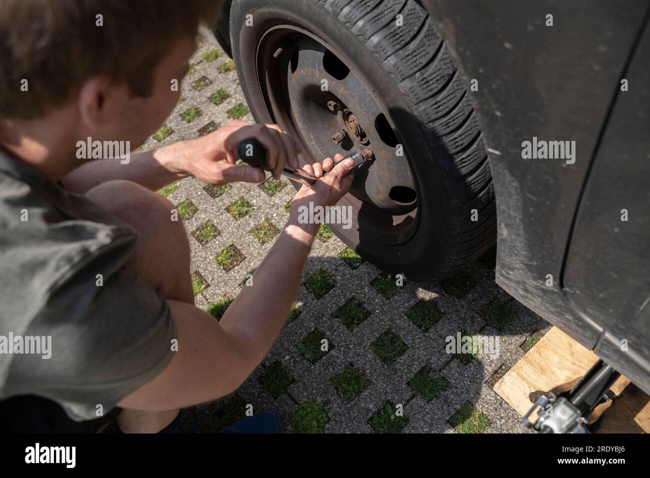 Tire boy hi-res stock photography and images - Alamy