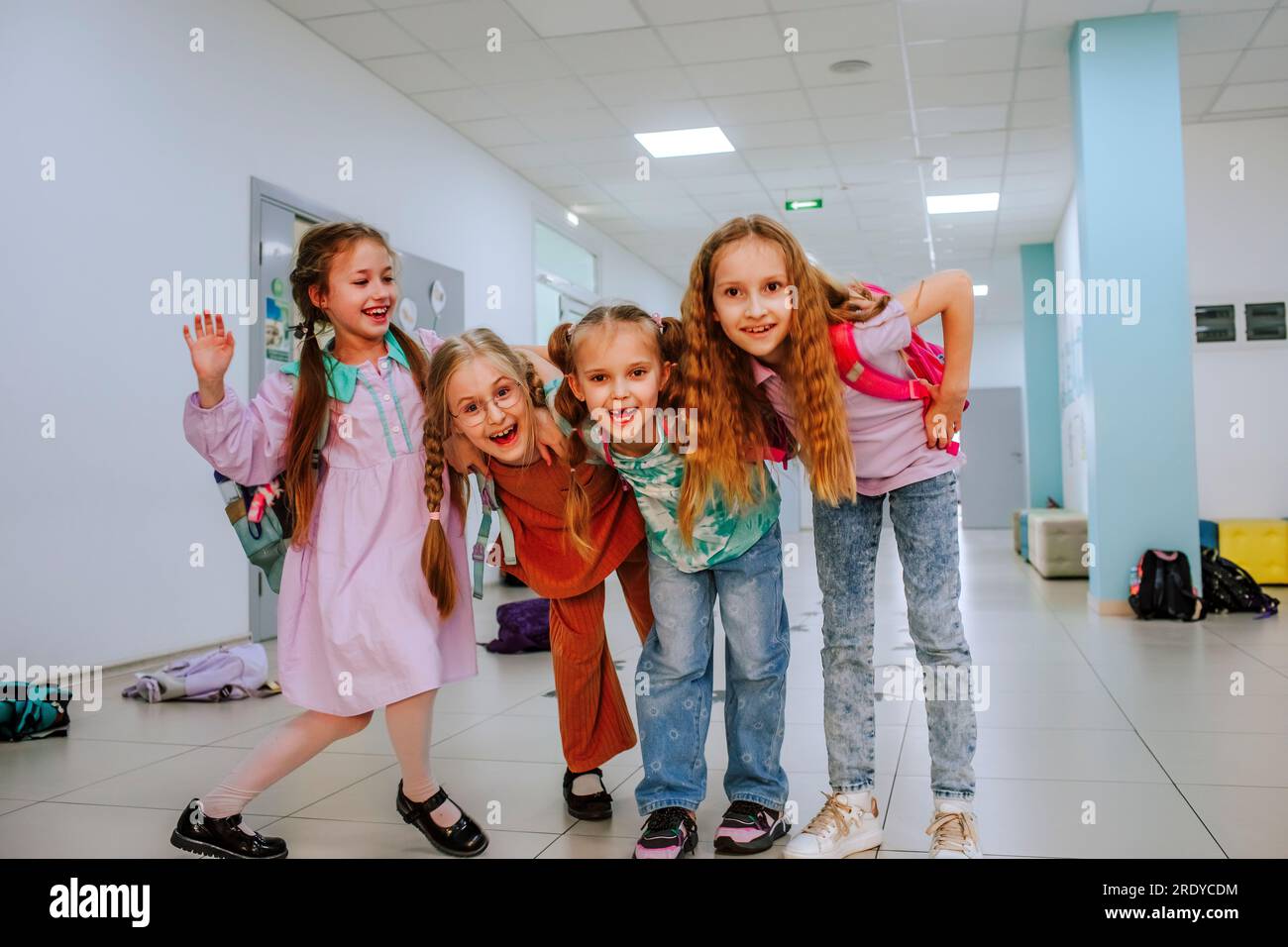 Student in school hallway hi-res stock photography and images - Alamy