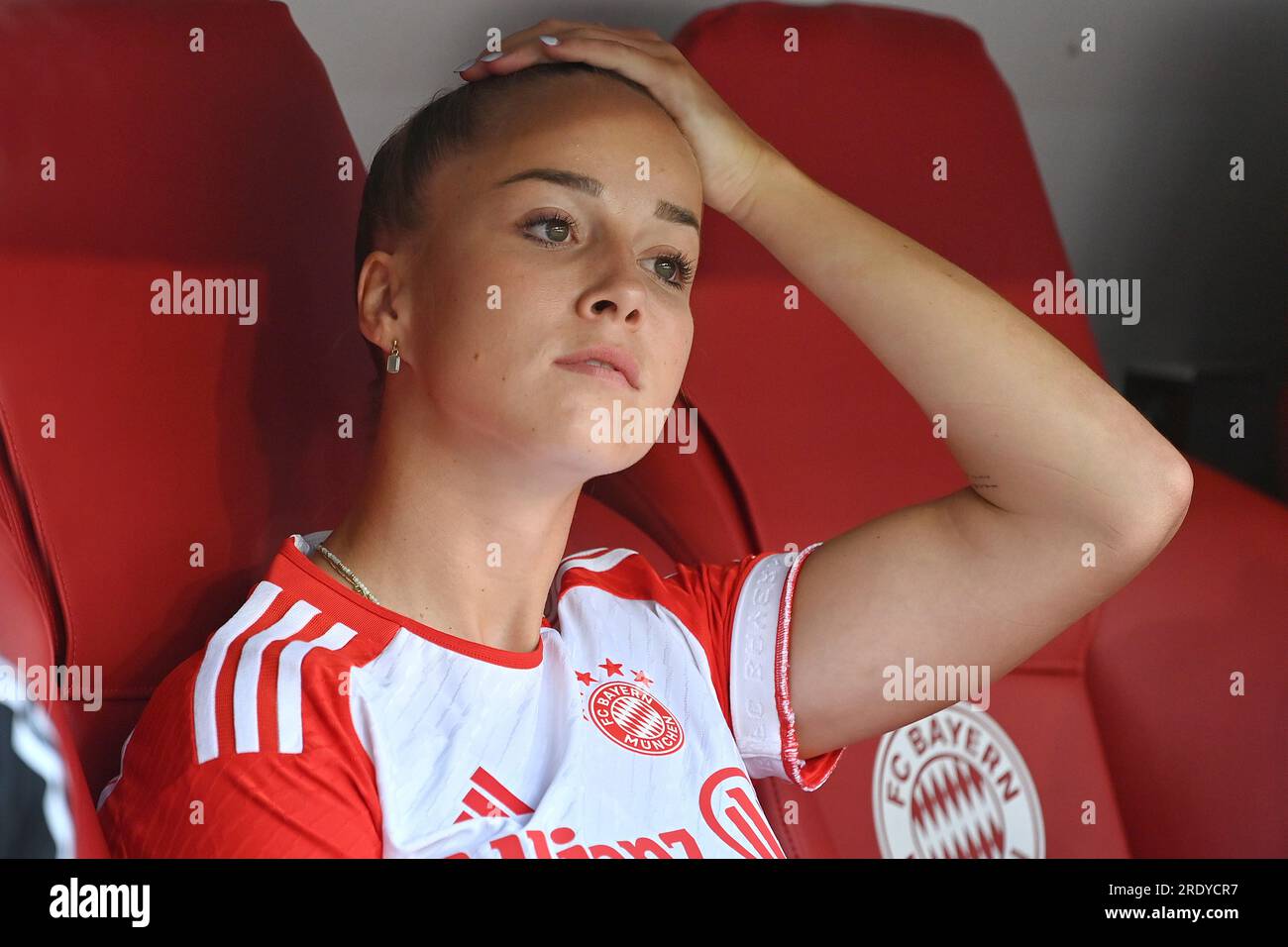 Giulia GWINN (FCB), single image, cut single motif, portrait, portrait ...