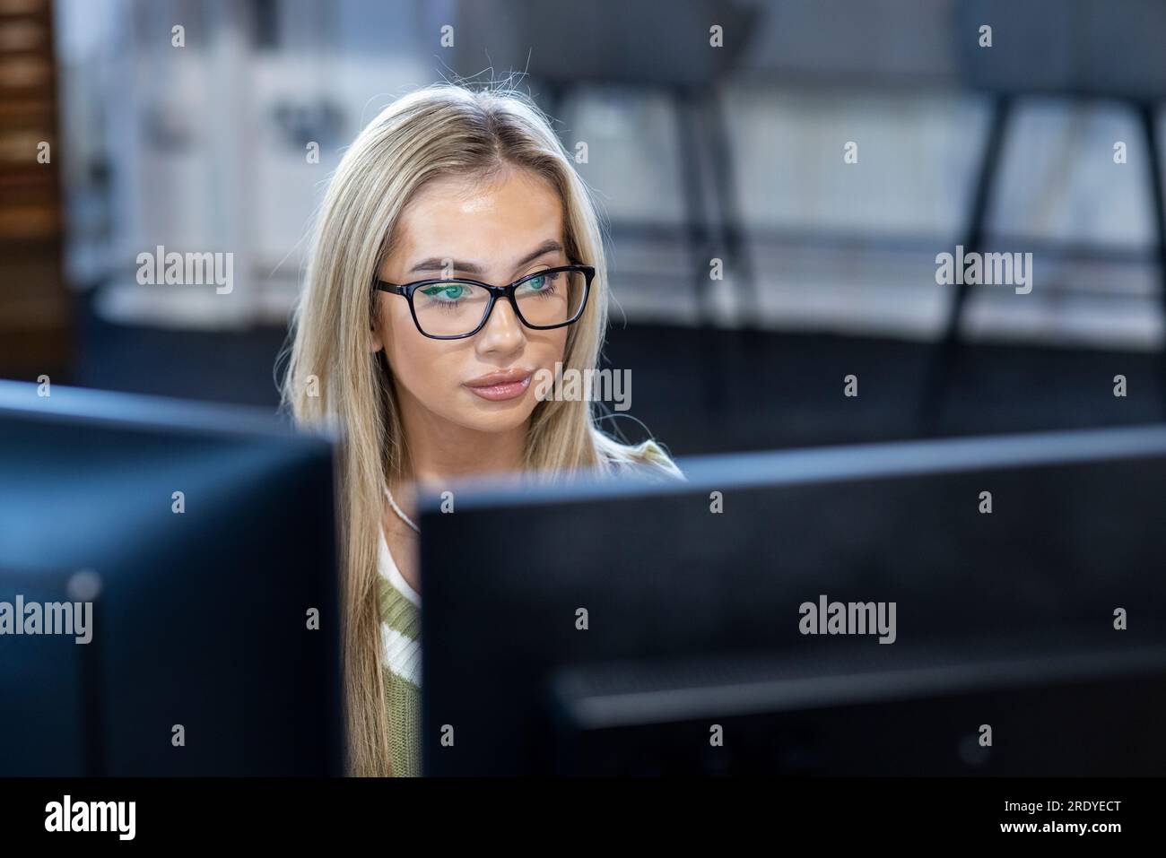 Young woman eyeglasses working hi-res stock photography and images - Alamy