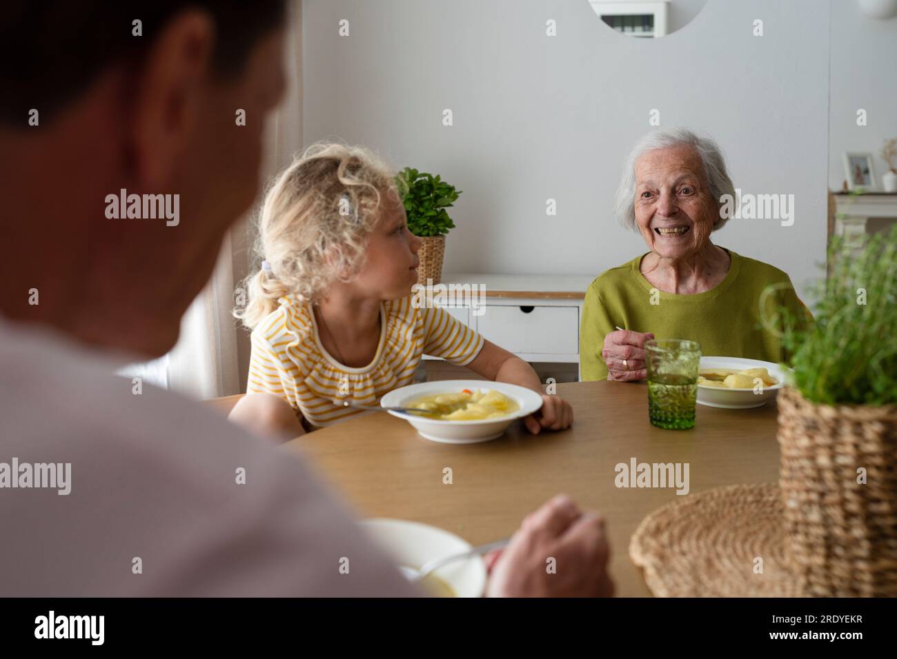 Family having dinner table hi-res stock photography and images - Alamy