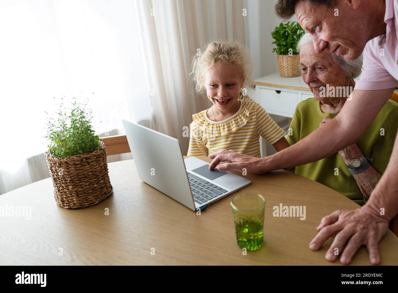 Family at home parent laptop hi-res stock photography and images - Alamy