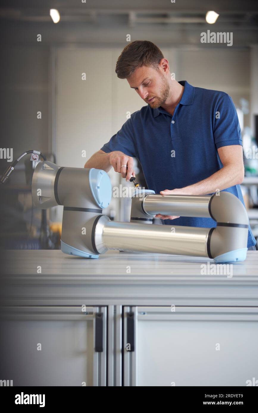 Modern machine tool hi-res stock photography and images - Alamy