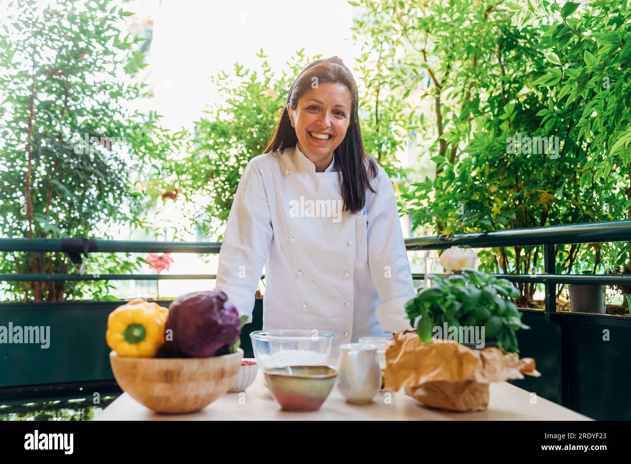 Happy chef hi-res stock photography and images - Alamy